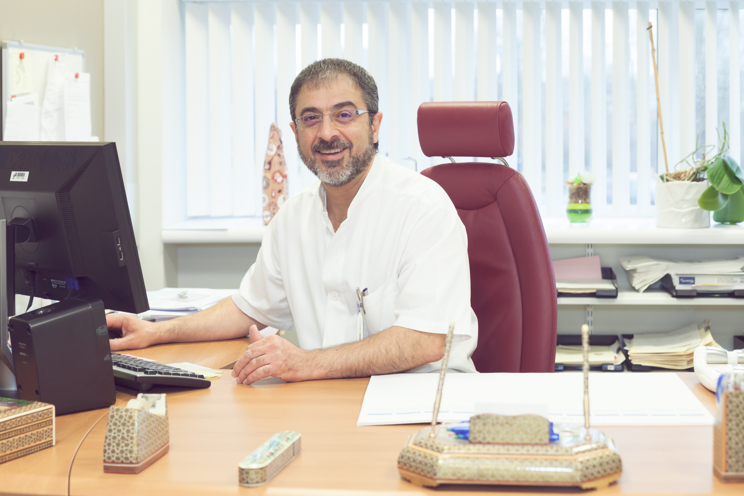 Dr. Mehrdad Biglari - Heelkunde tielt